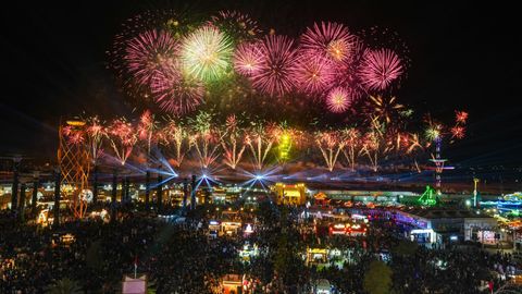 World’s Largest Fireworks Display: Abu Dhabi To Ring In New Year In Style