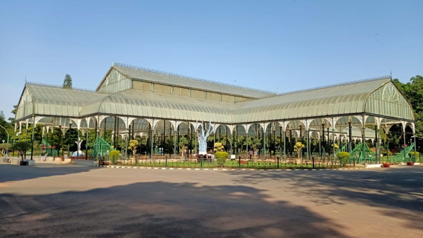 Lalbagh Flower Show 2025: Bengaluru's Floral Tribute To Adikavi Valmiki