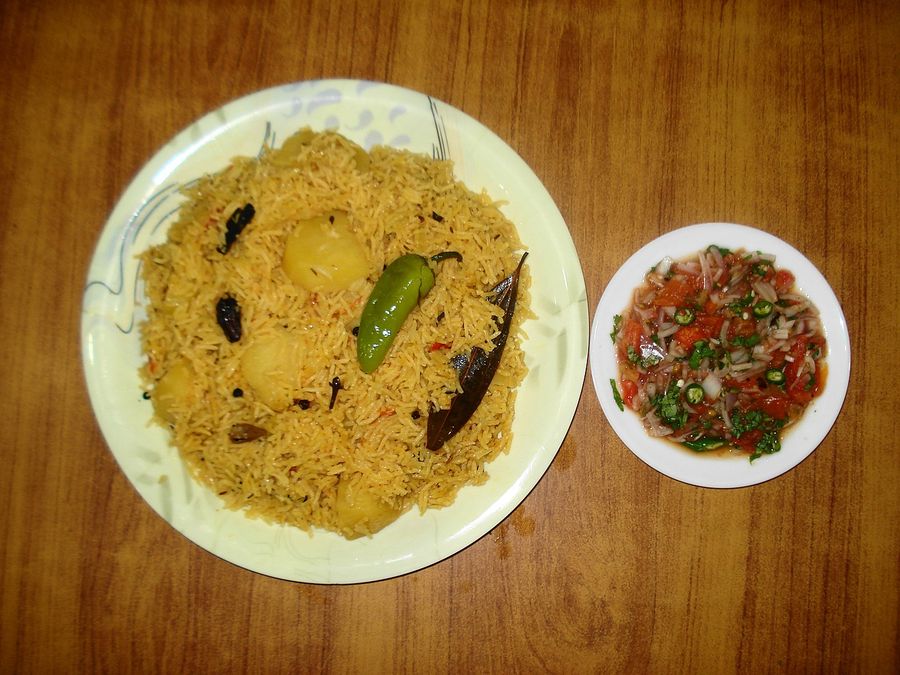 Famous Food Of Uttar Pradesh, A Gastronomic Paradise For Every Palate