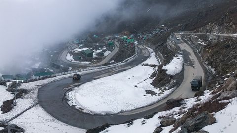 Heavy Snowfall In Sikkim Disrupts Tourism, Nathu La Access Blocked
