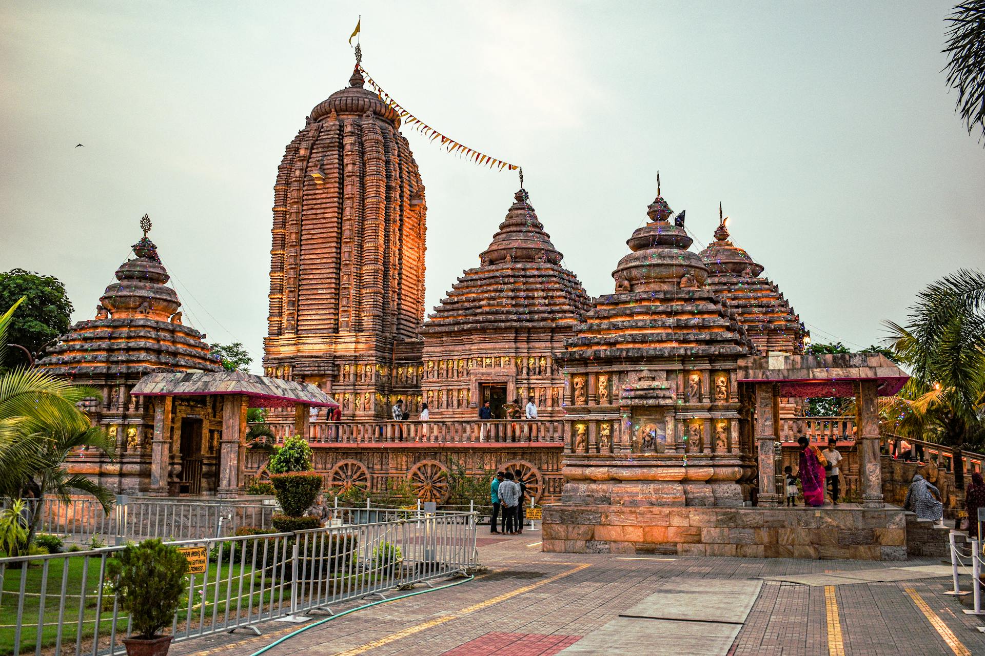 Tourist Places In Bhubaneswar: Explore Temples, Traditions, And Tribal Art