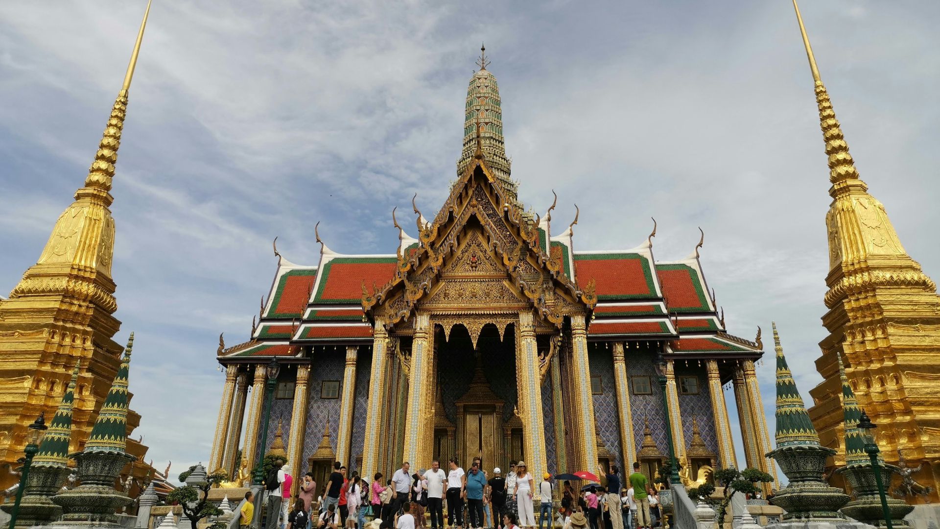 A Local Guide To Bangkok's Most Famous Temples