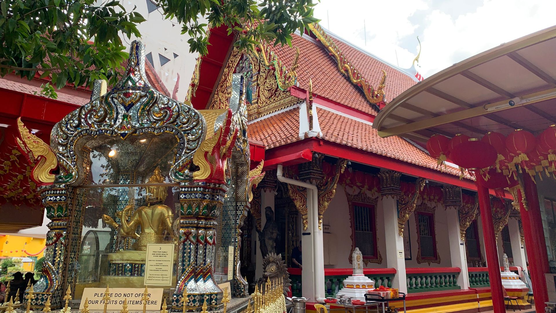 Beautiful Monasteries And Buddhist Temples In Singapore