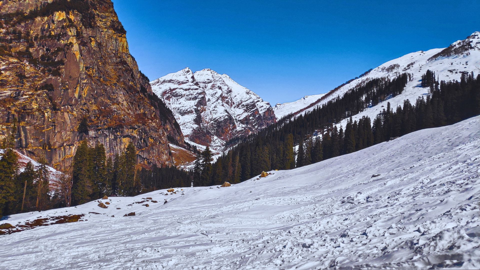 Sethan Valley: Manali's Milder Cousin Holds An Igloo Village