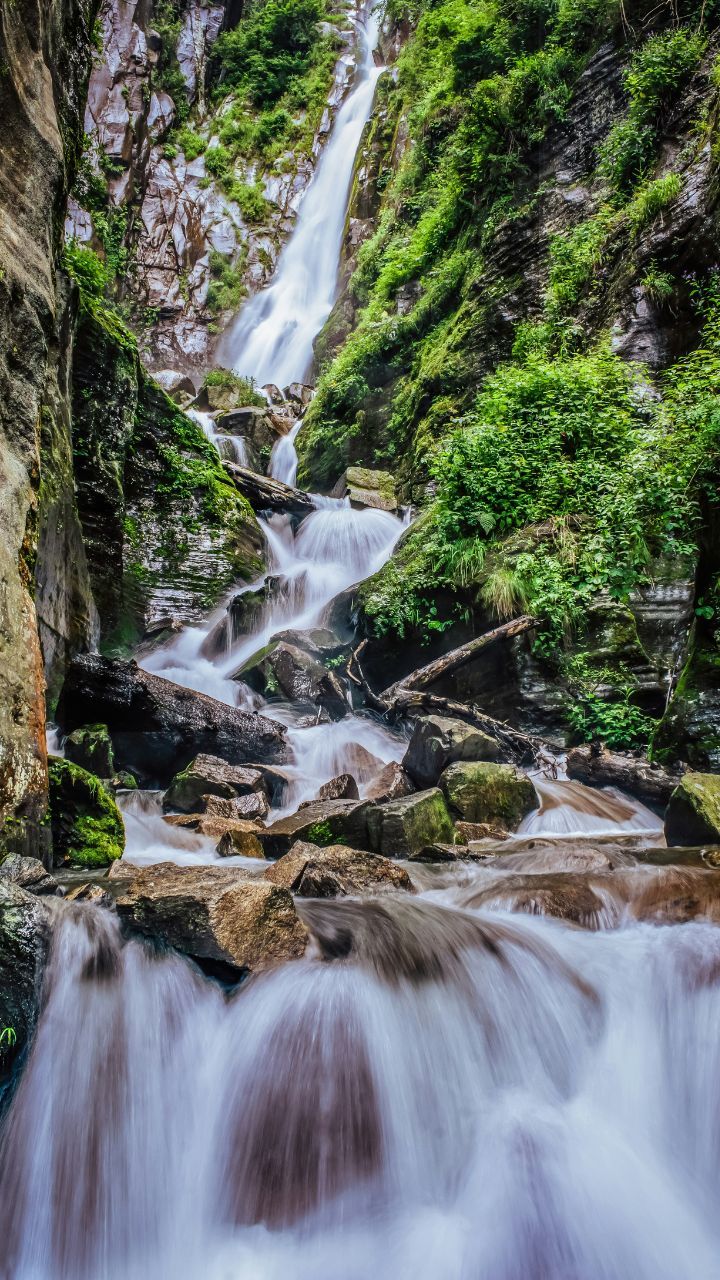 Six Stunning Waterfalls That Should Be On Your Manali Itinerary