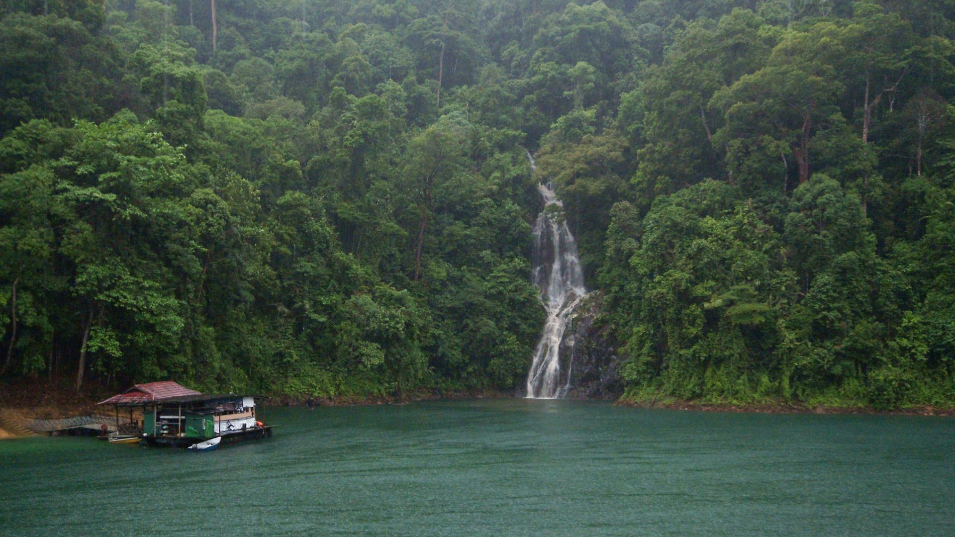 Kenyir Lake: Your Guide To Southeast Asia's Largest Man-Made Lake