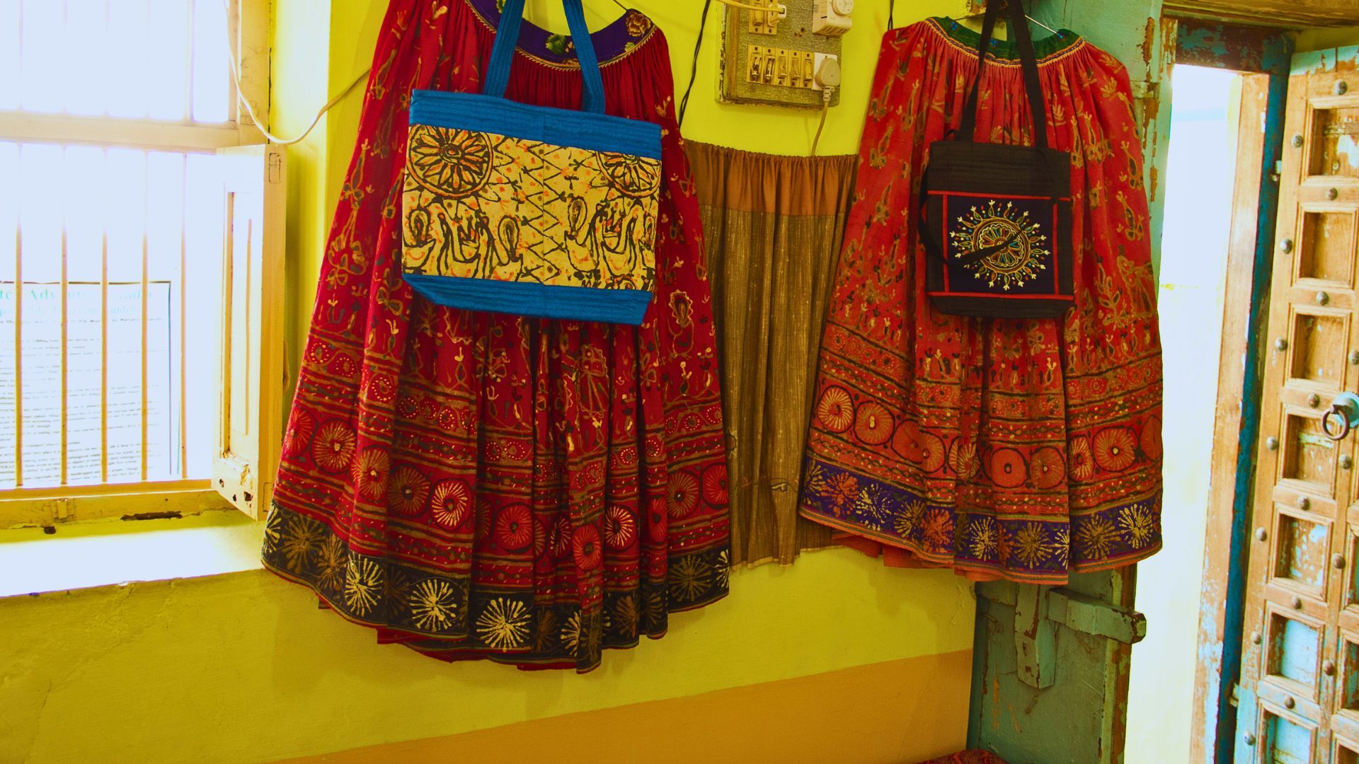 Rogan Art: What I learned At The Artistic Nirona Village In Kutch, Gujarat