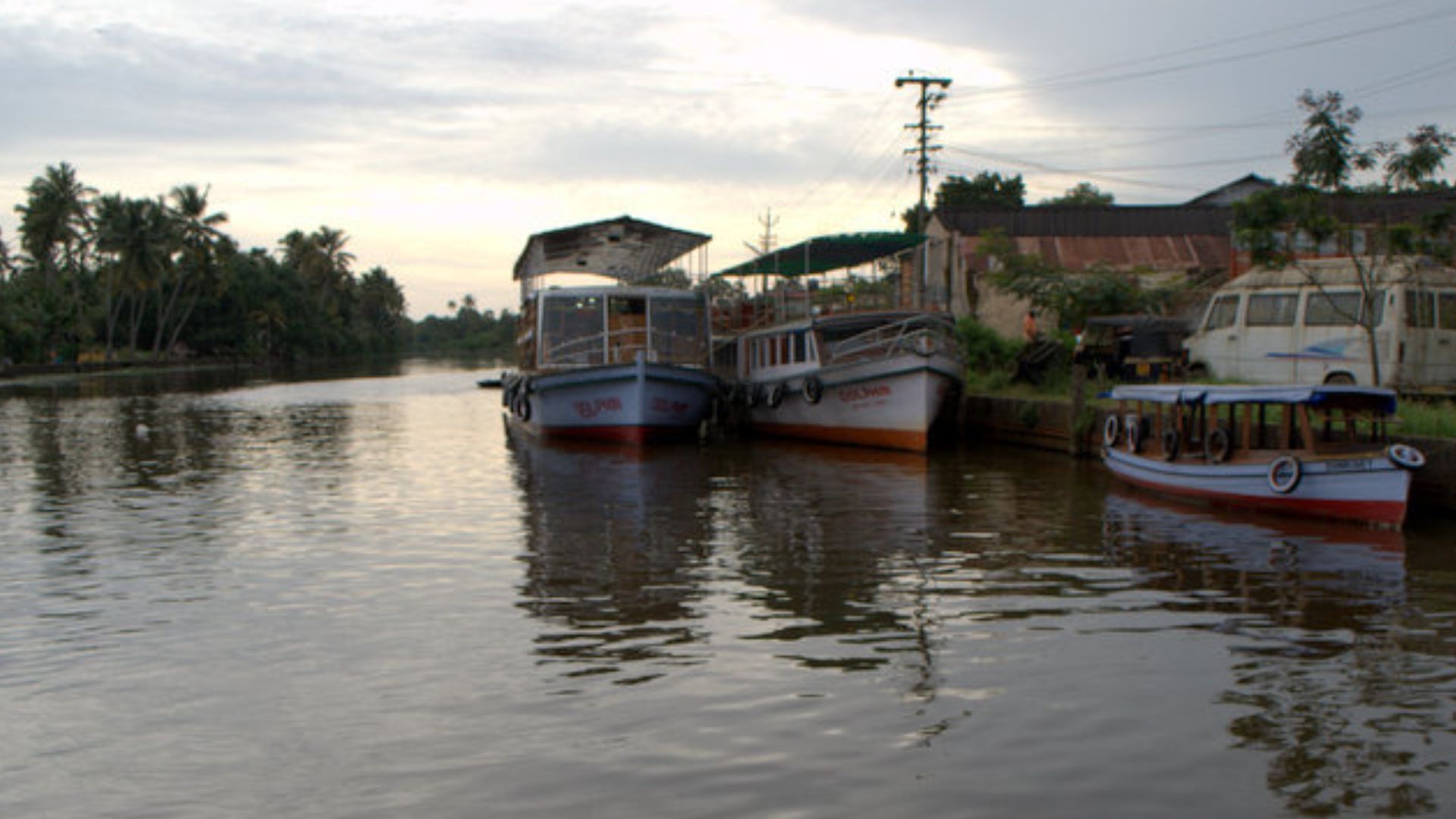 Top Places In Kottayam: Backwaters, Temples, Hill Views & Cultural Gems
