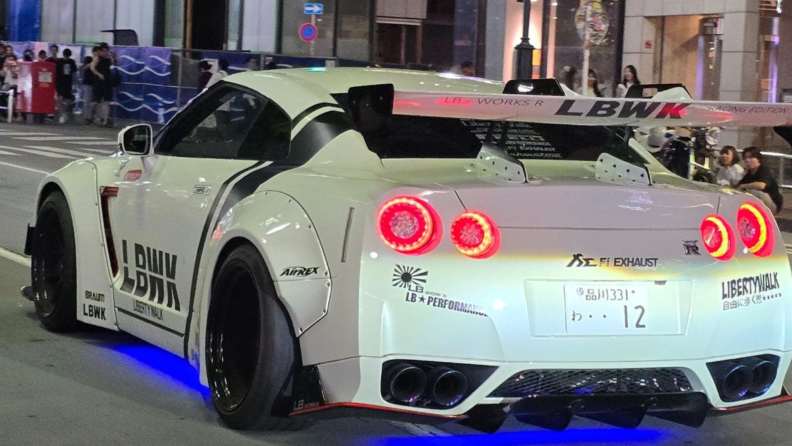 Around The World In 8 Cars: The Ultimate Global Car-culture Bucket List