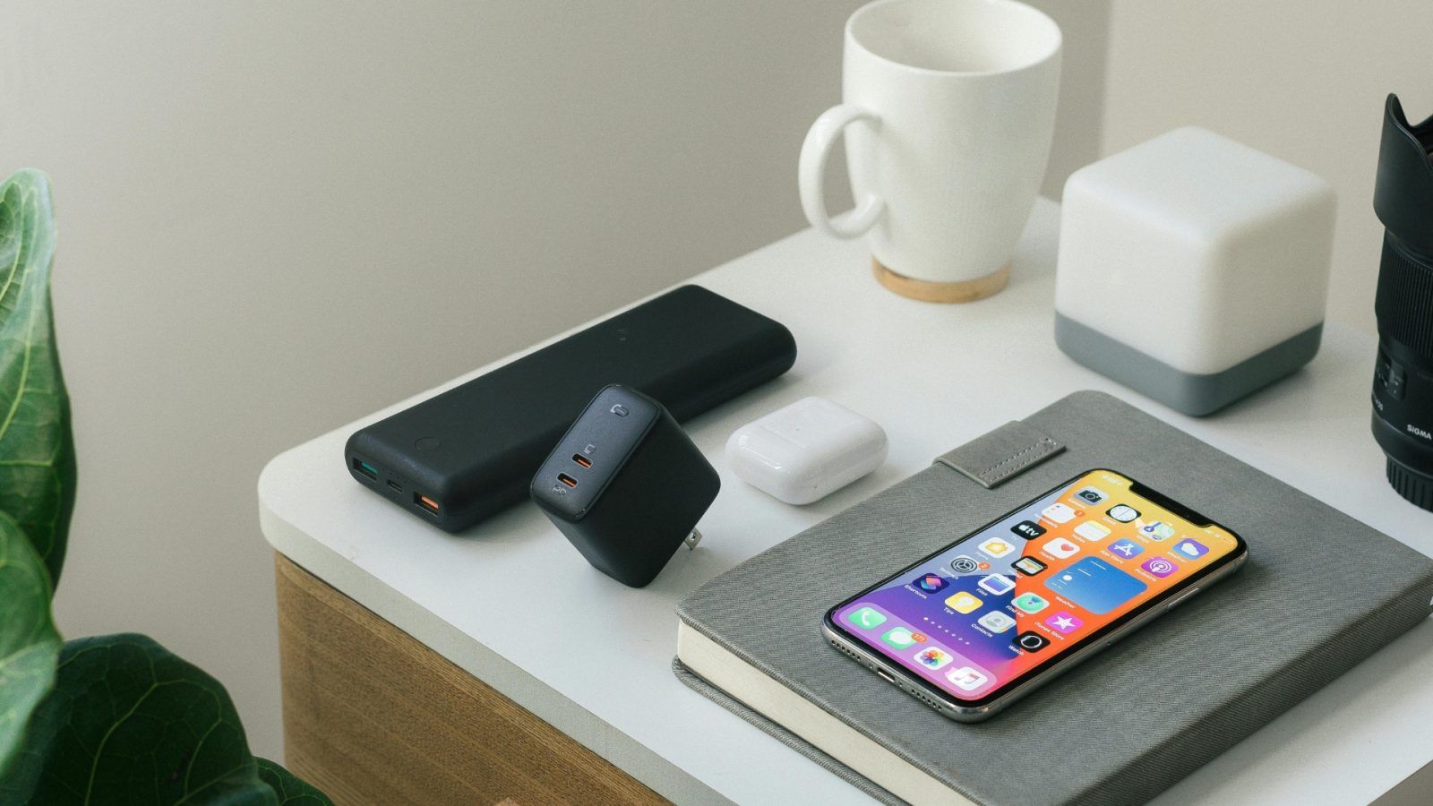 5 Smart Gadgets That Make Travel Delightfully Convenient