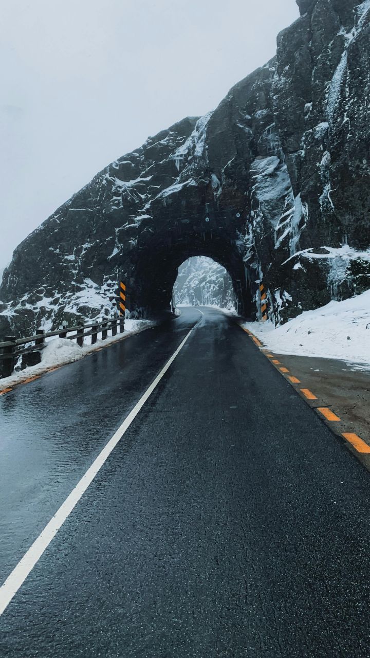 NH-44 Closed Due To Fresh Snowfall Near Navyug Tunnel