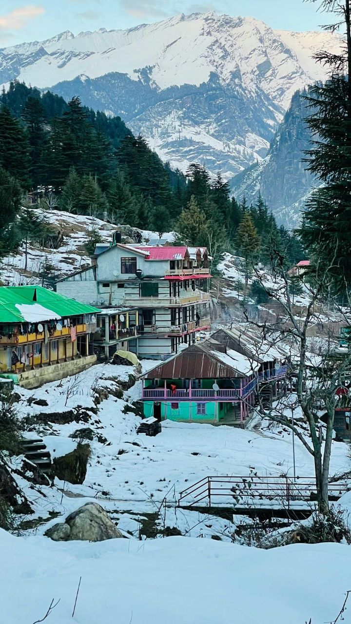 Heavy Snowfall In Manali: Orange Alert Issued, Roads Blocked
