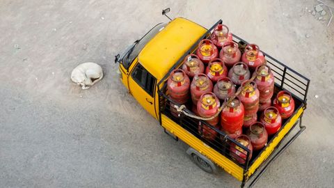 LPG Shortage Hits India’s Restaurants Amid Middle East Supply Crisis