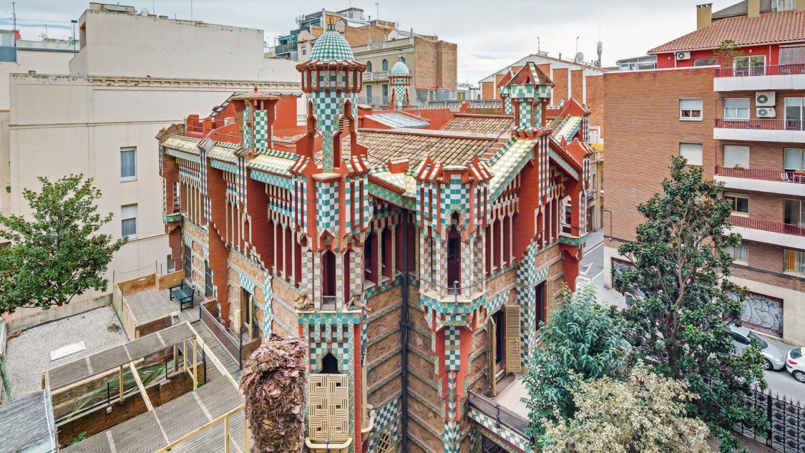 Some Of The Most Stunning Building In Barcelona Made By Gaudí