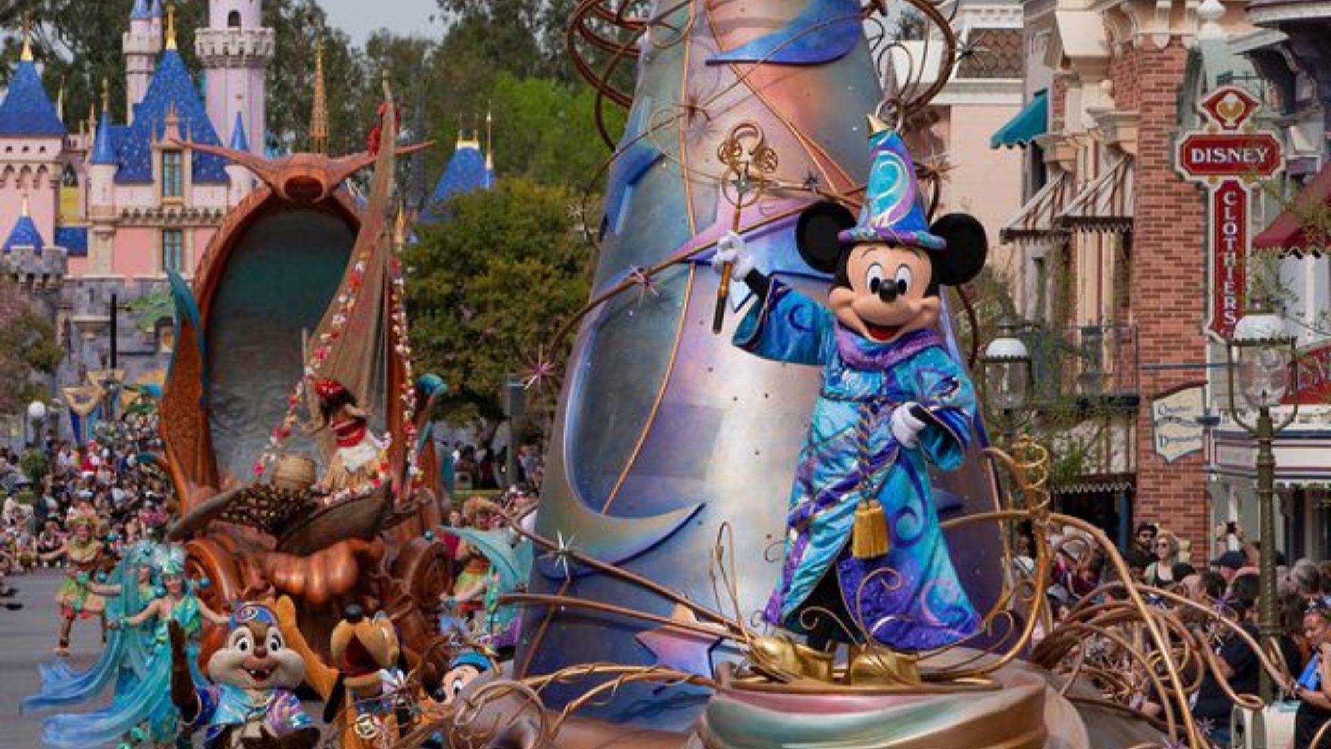 Best Time to Visit Disneyland Park (Lesser Price & Fewer Crowd) In 2024