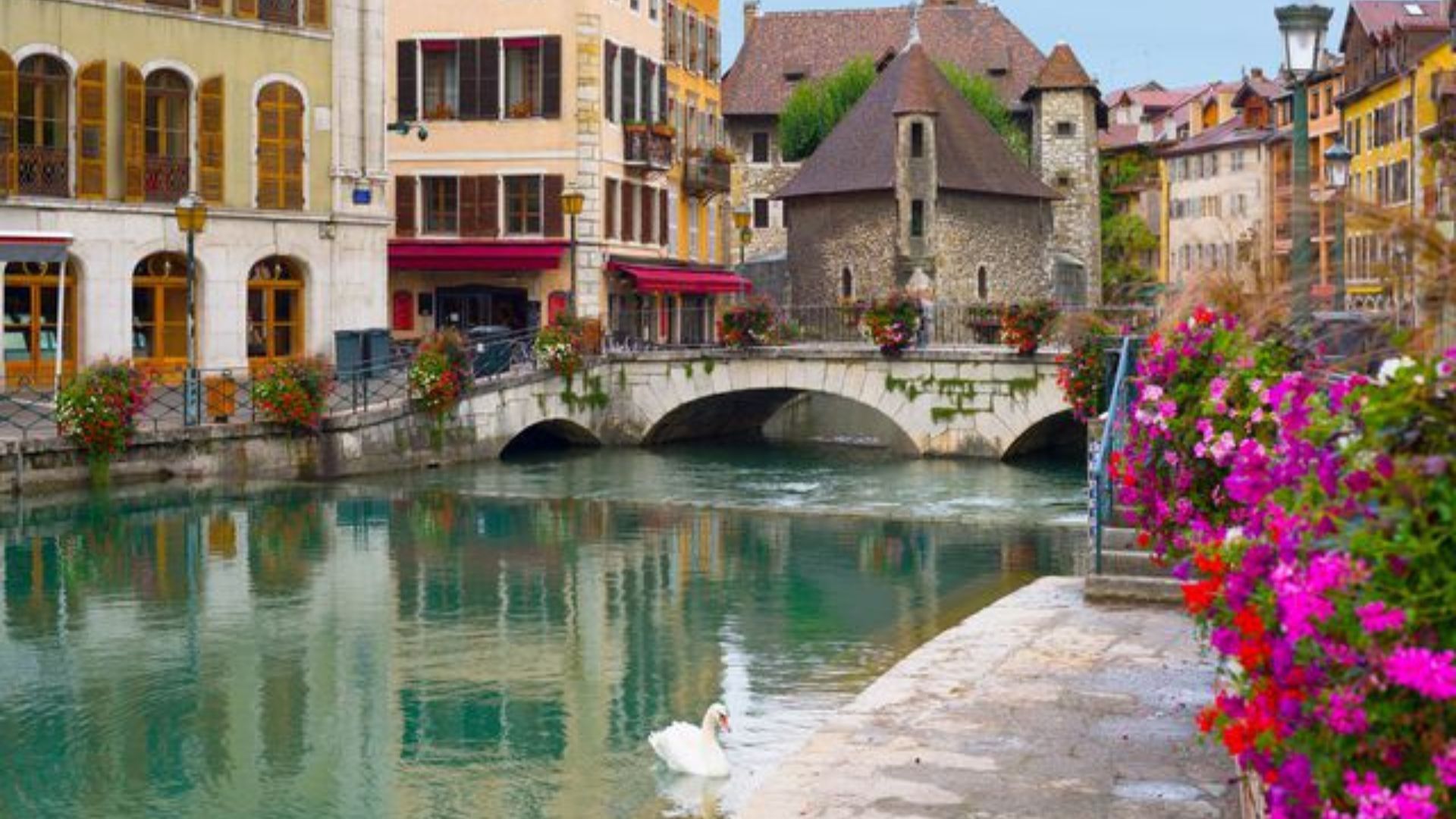 This French Town Is Known As The ‘Venice Of The Alps’