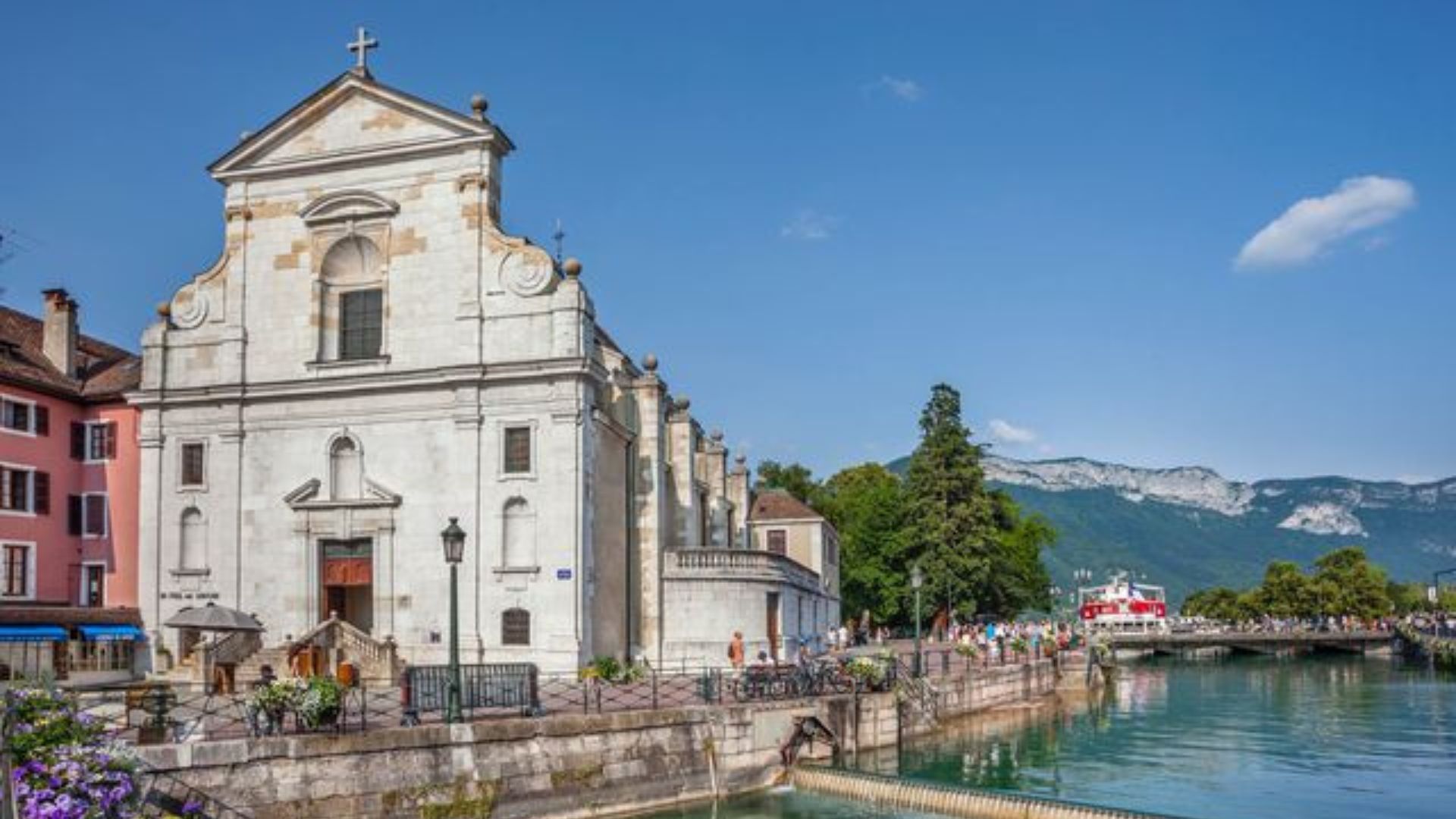 This French Town Is Known As The ‘Venice Of The Alps’