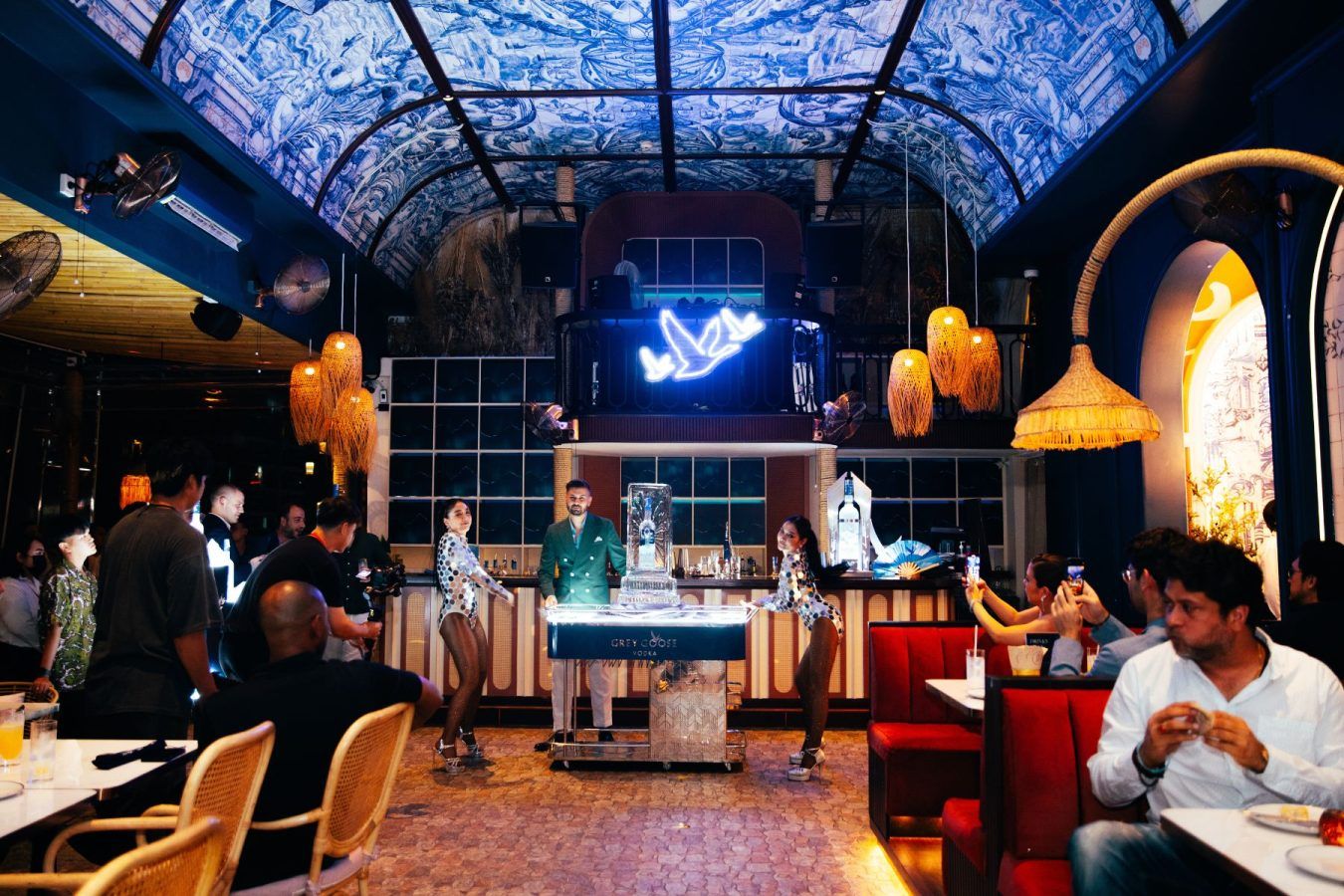 Cocktail Recipe: Grey Goose Aurora Siamese Light Cocktail