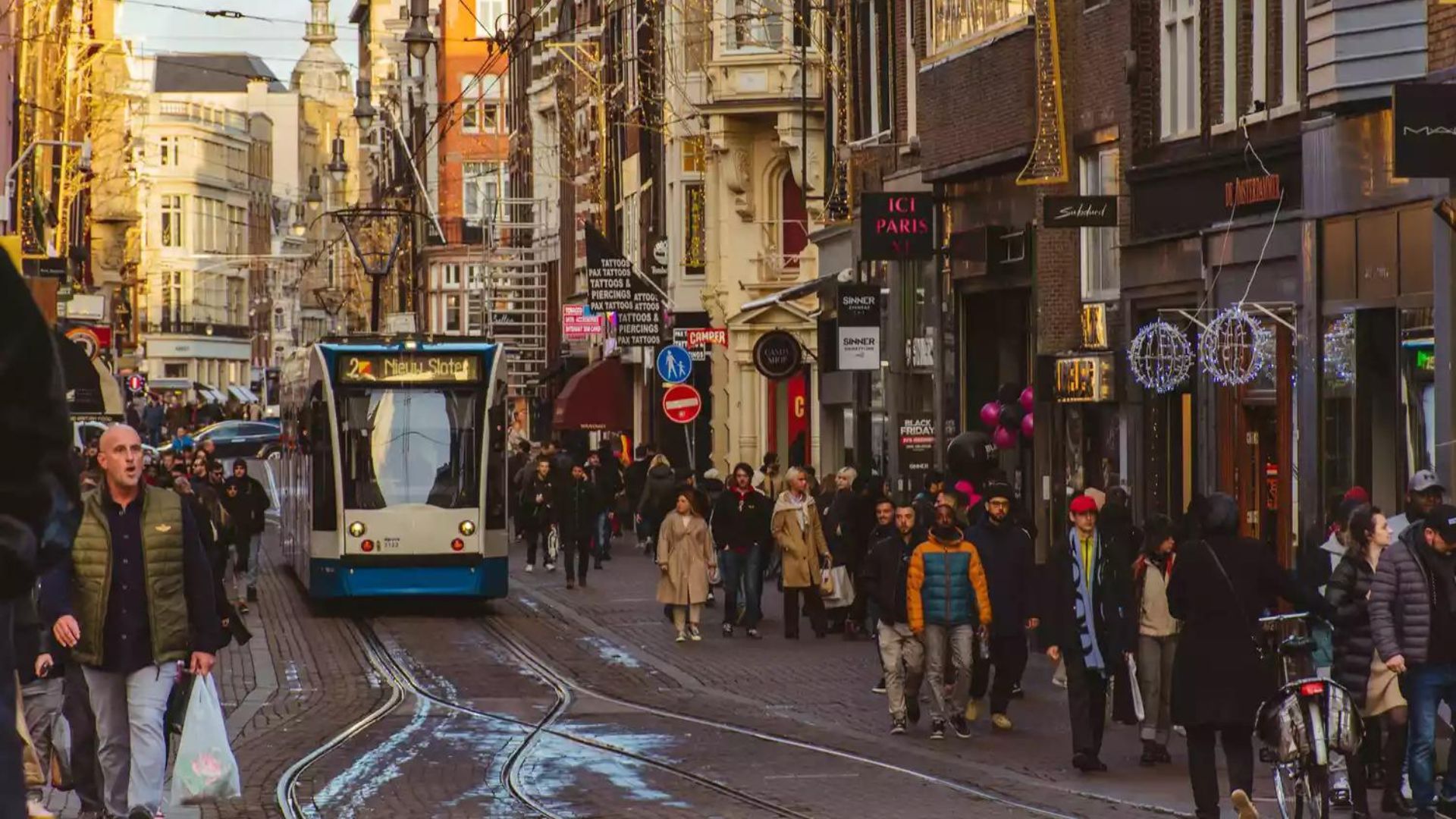 Why Shoulder Season Is The Best Time To Visit Amsterdam