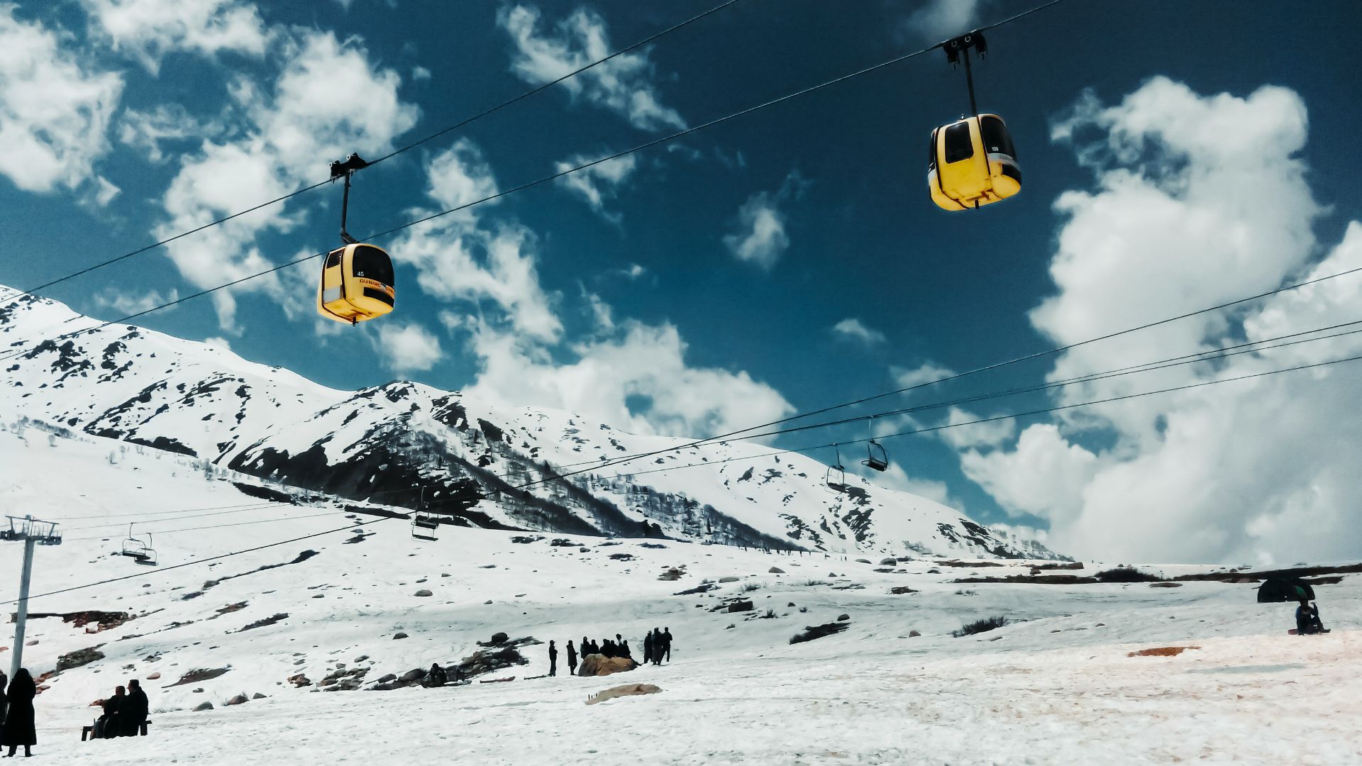 Experience Snowfall Magic At These Hill Stations In India