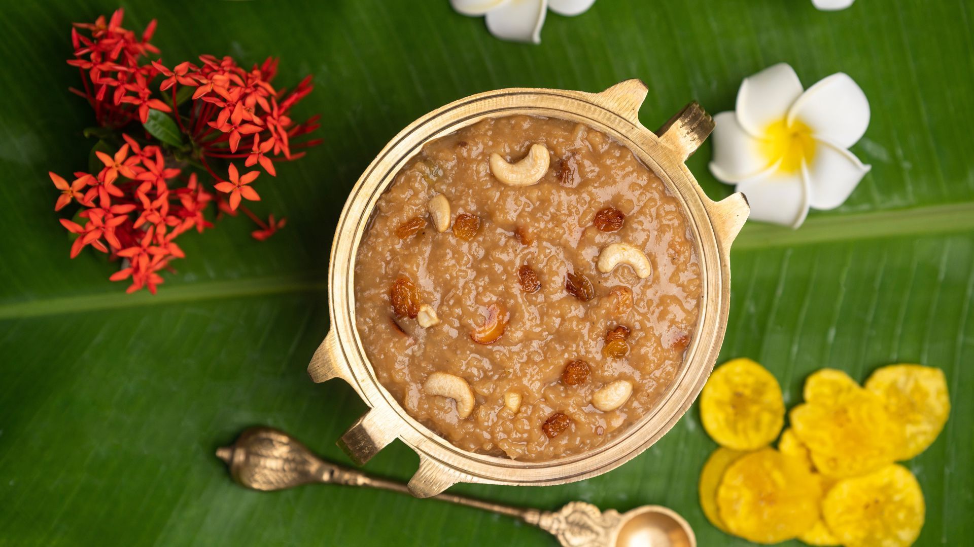 Kerala's Famous Food, Cuisines & Dishes To Try - Puttu, Curry, Sadhya ...