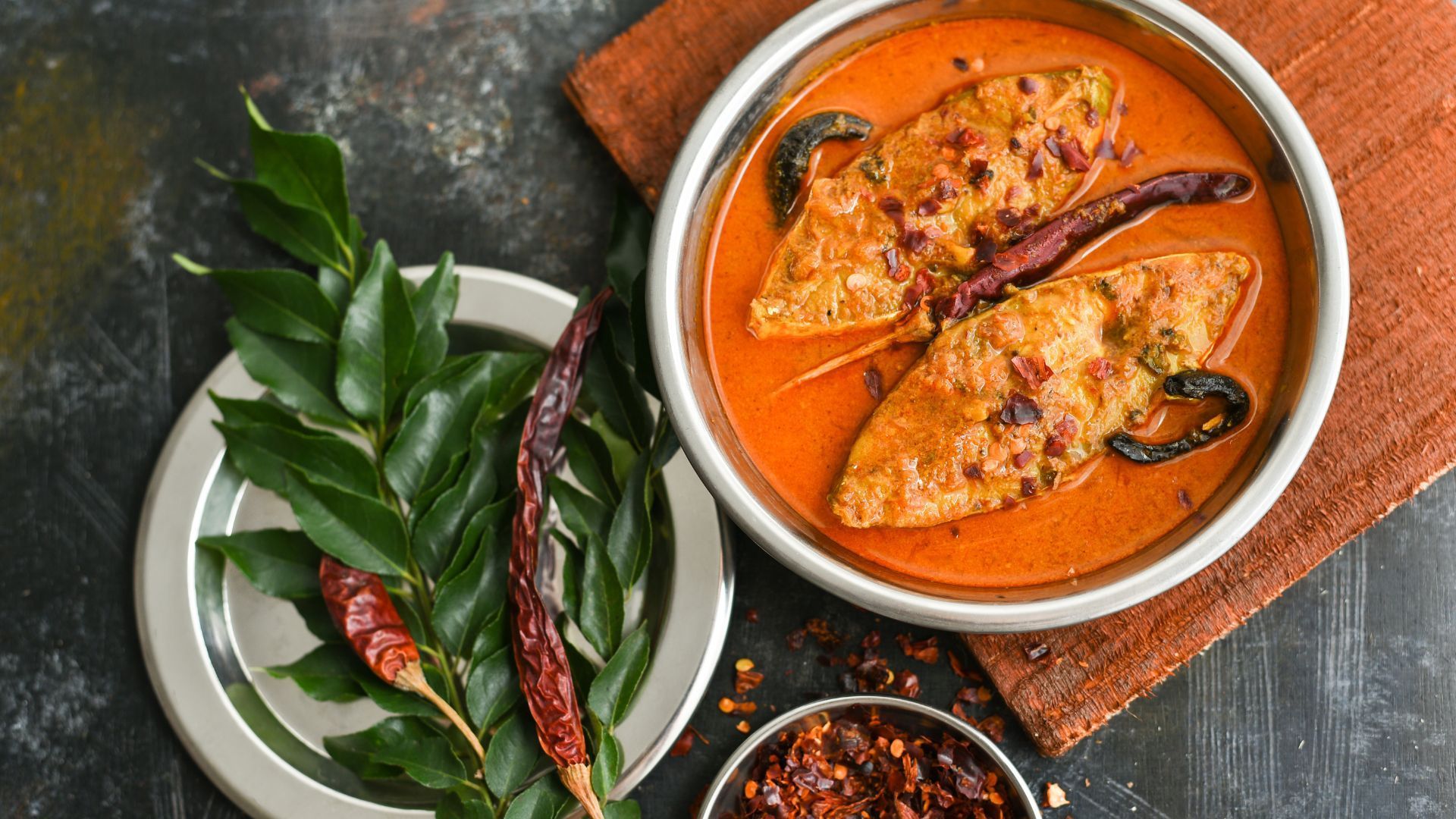 Kerala's Famous Food, Cuisines & Dishes To Try - Puttu, Curry, Sadhya ...