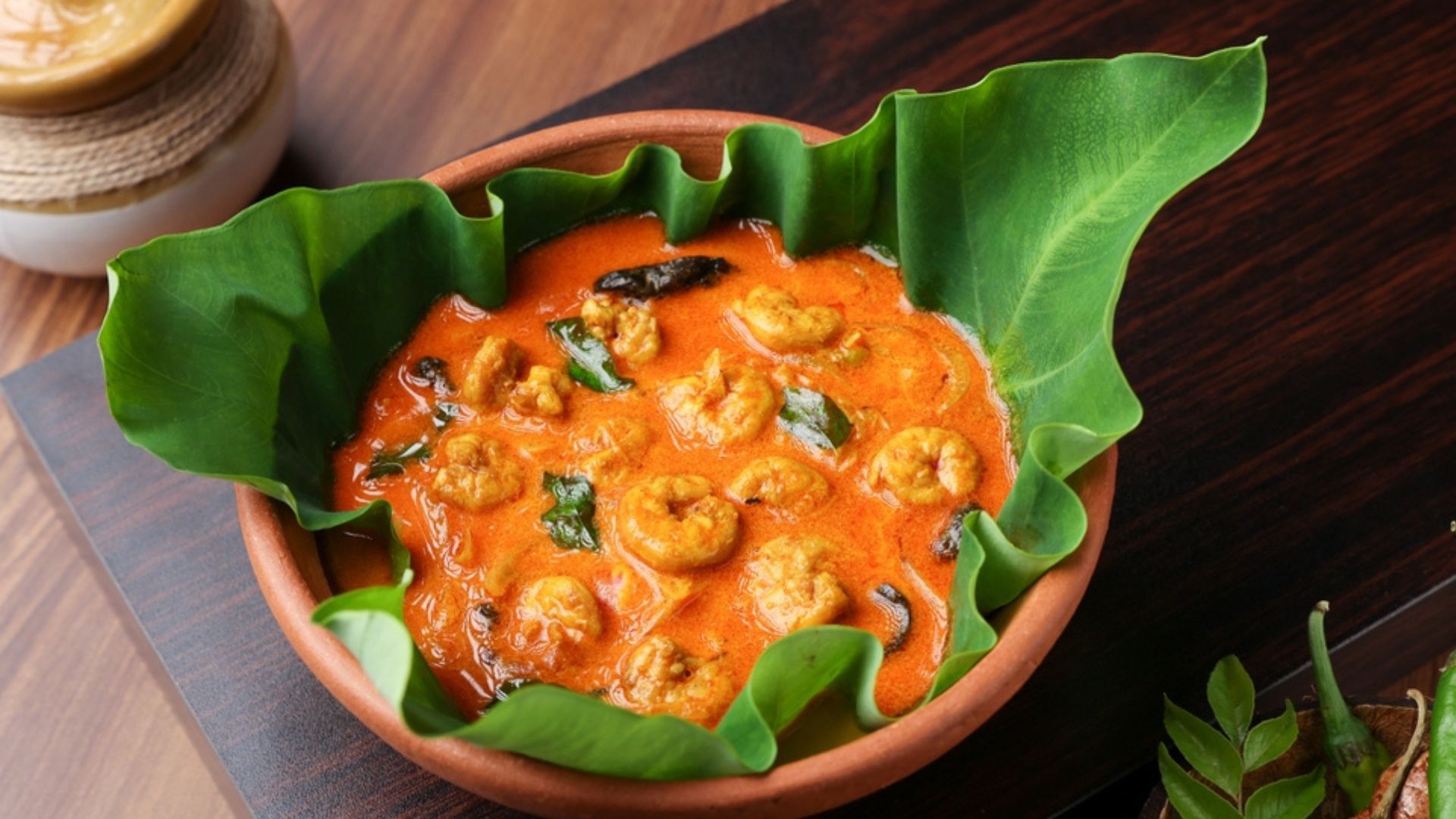 Kerala's Famous Food, Cuisines & Dishes To Try - Puttu, Curry, Sadhya ...