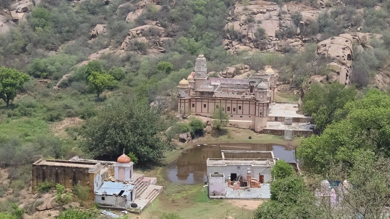 Lakes, Forts, Hills & Parks - These Are The Best Tourist Places In ...