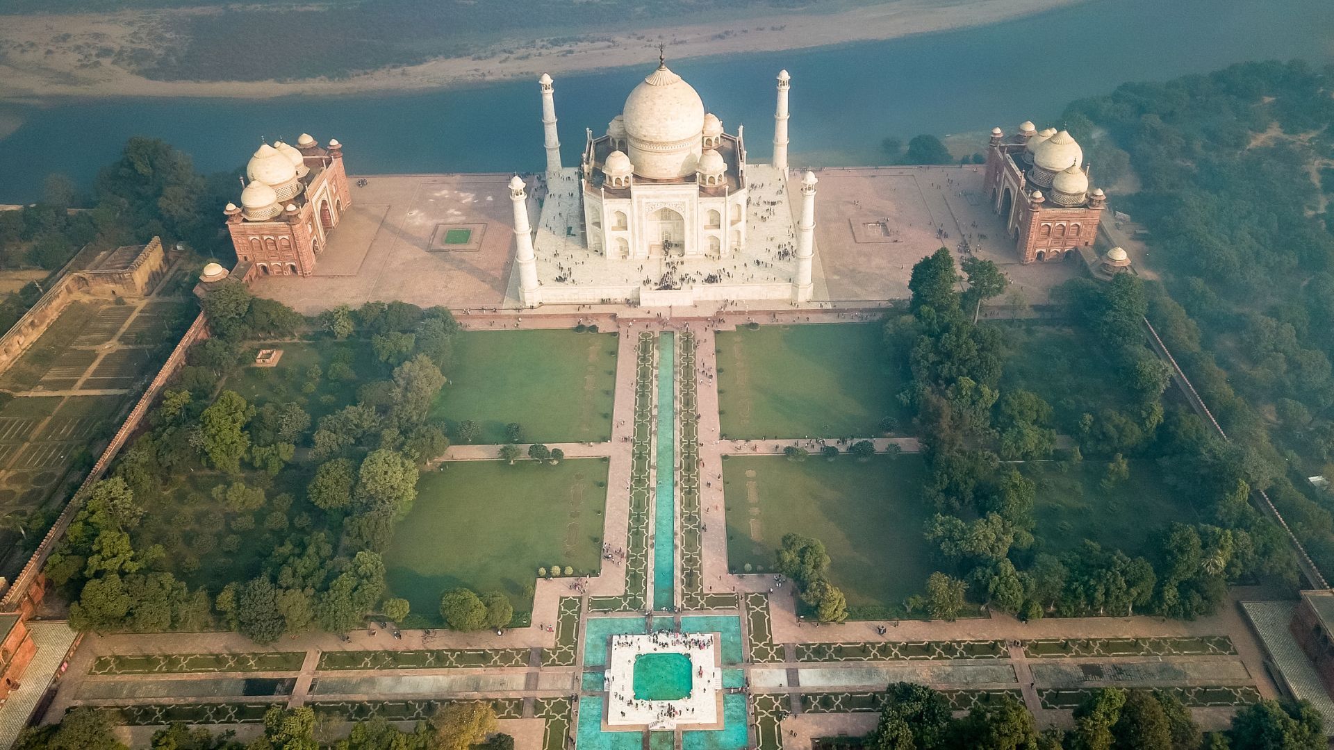 Tourist Places In Agra: Iconic Taj Mahal To Forts Of The Mughal City In ...