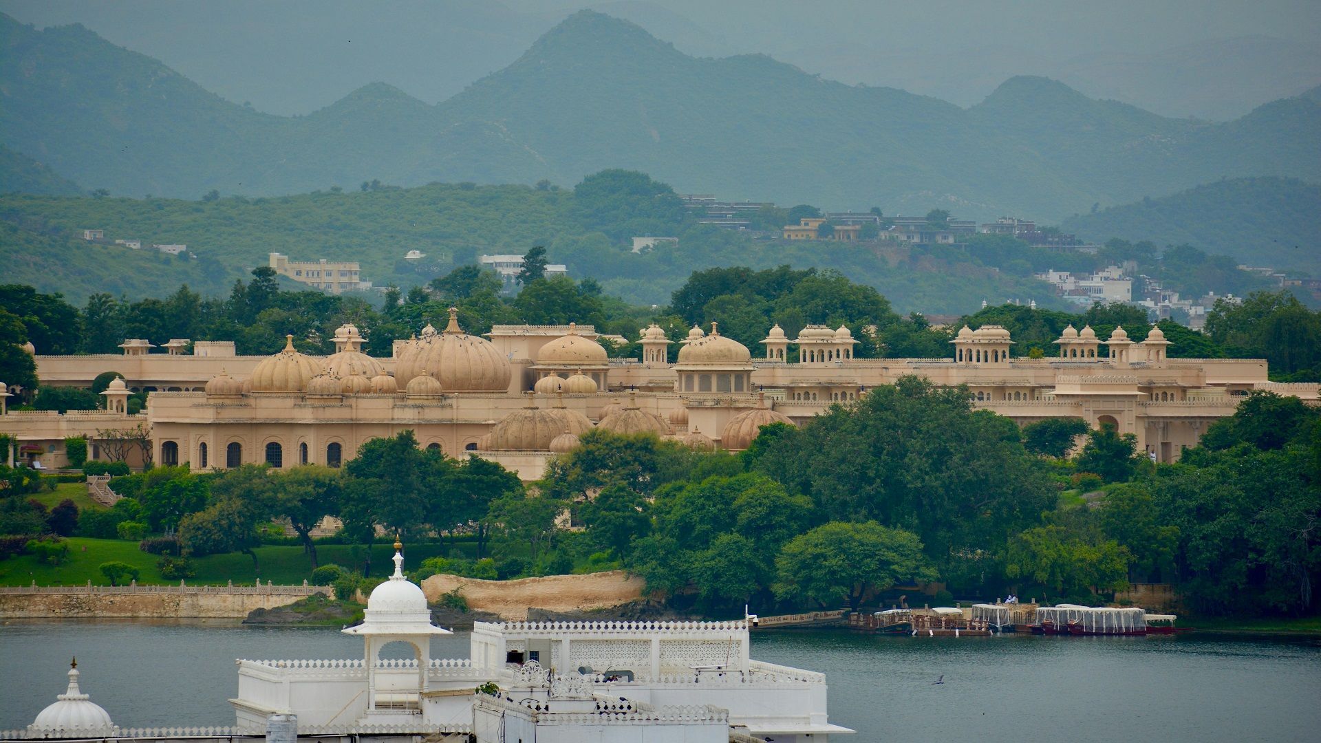 Best Diwali Long Weekend Getaways In India: Ayodhya, Varanasi, Udaipur ...
