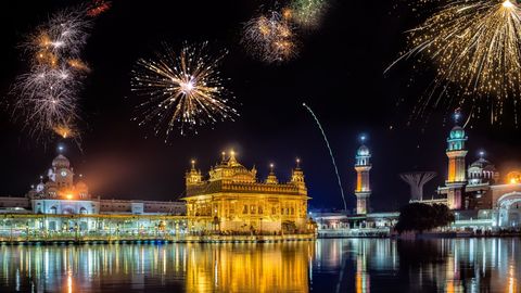 Best Diwali Long Weekend Getaways In India: Ayodhya, Varanasi, Udaipur ...