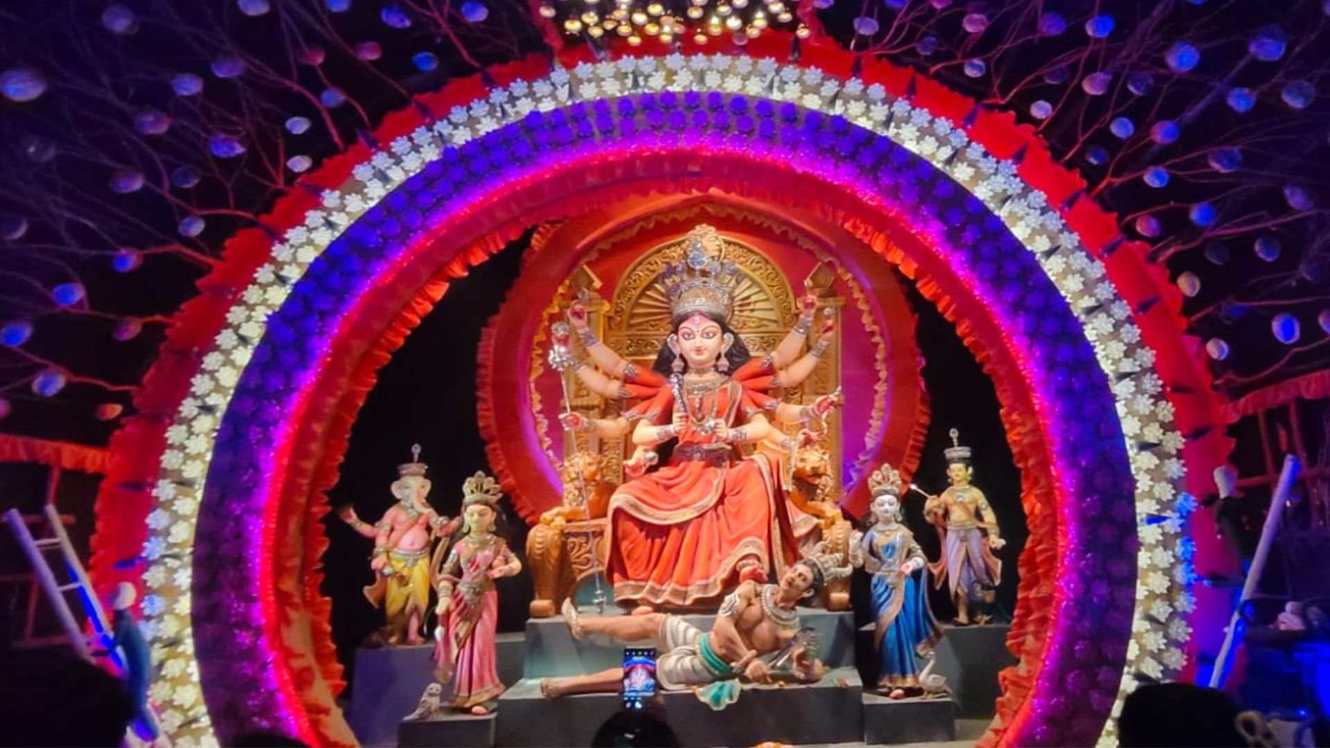 Durga Puja 2024: Pandal Hopping, Traditional Food & Festivities Guide