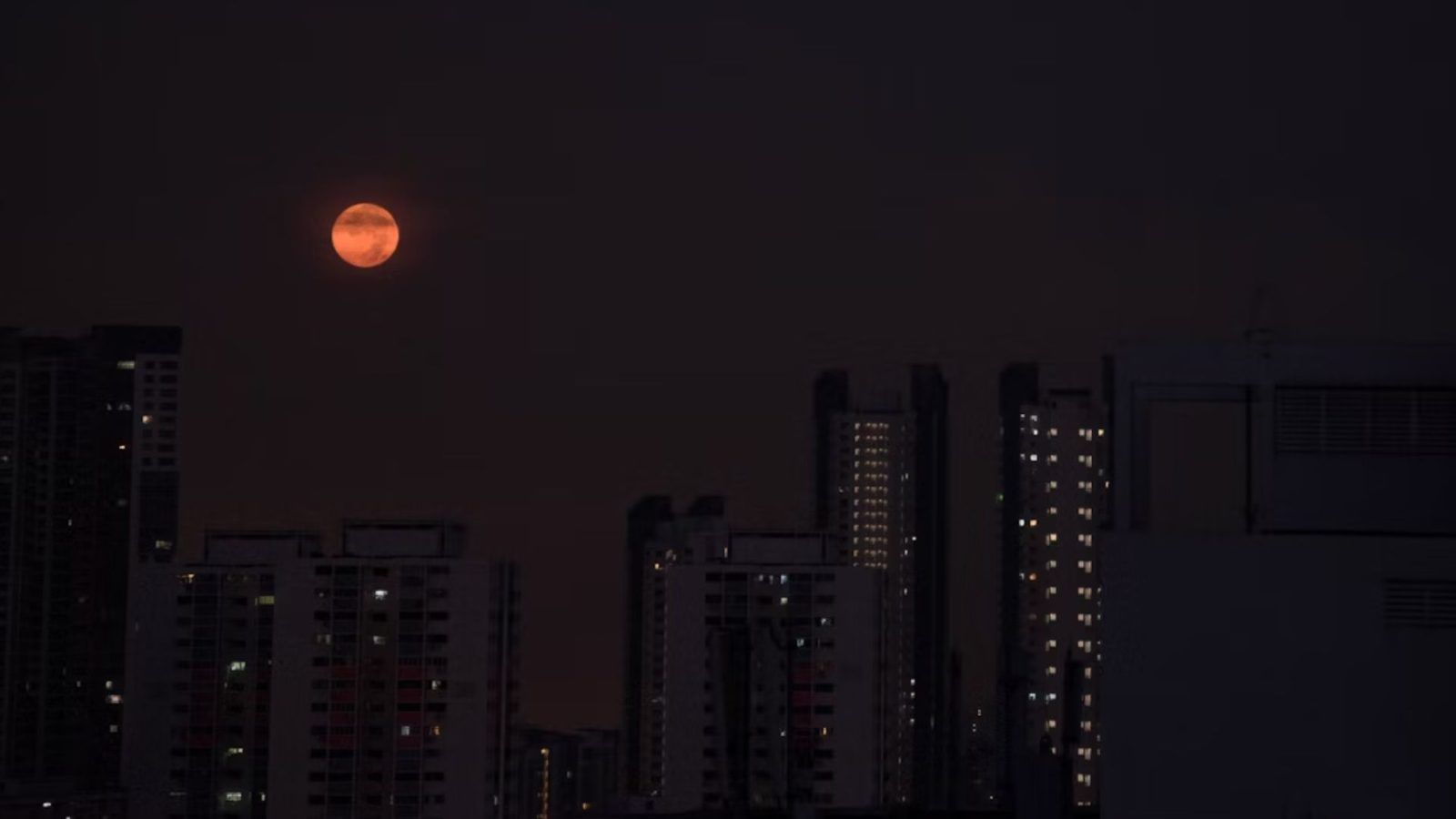 Beaver Moon In Singapore: When To Spot The Last Supermoon Of 2024