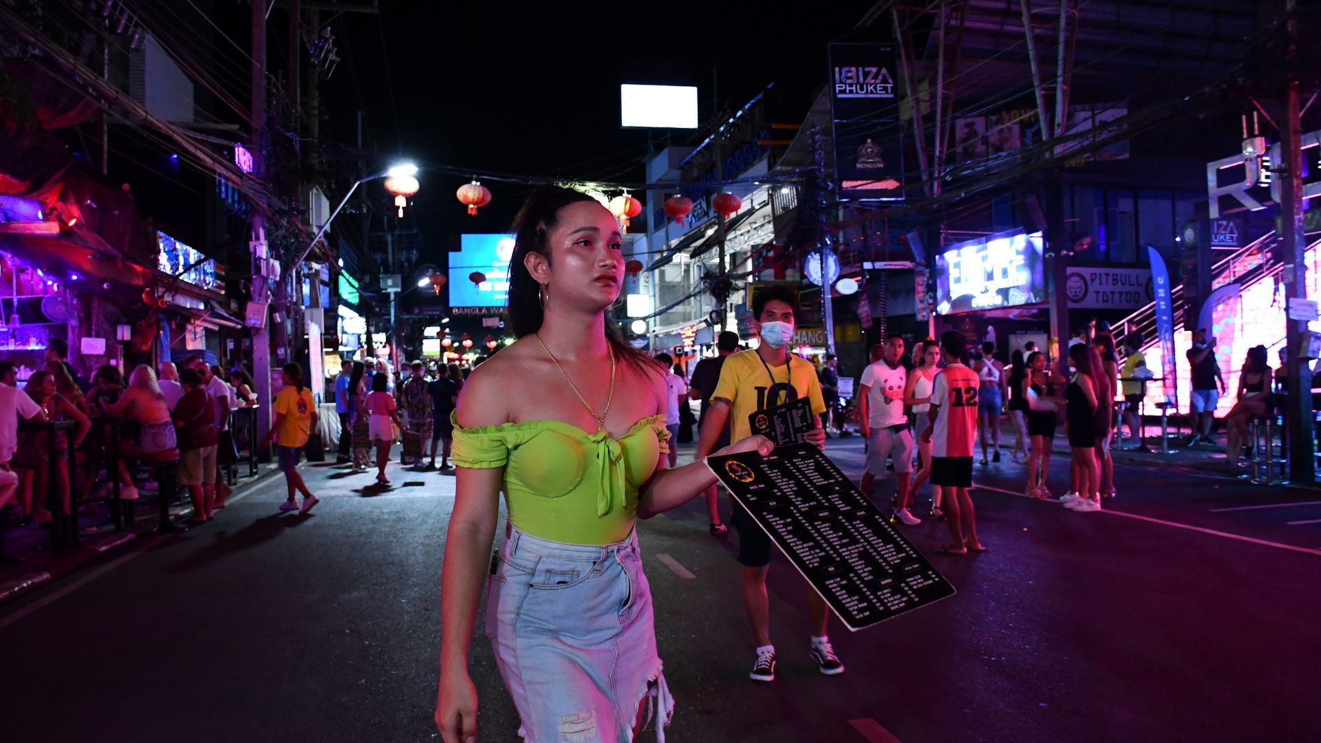 Phuket Night Market Walking Tours: A Local Guide To Food, Fun, Fashion
