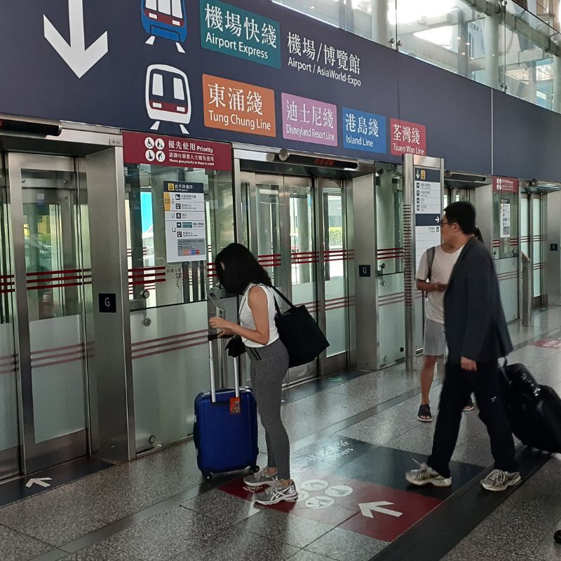 Singapore Airlines Now Offers Check-In Services At Hong Kong MTR station