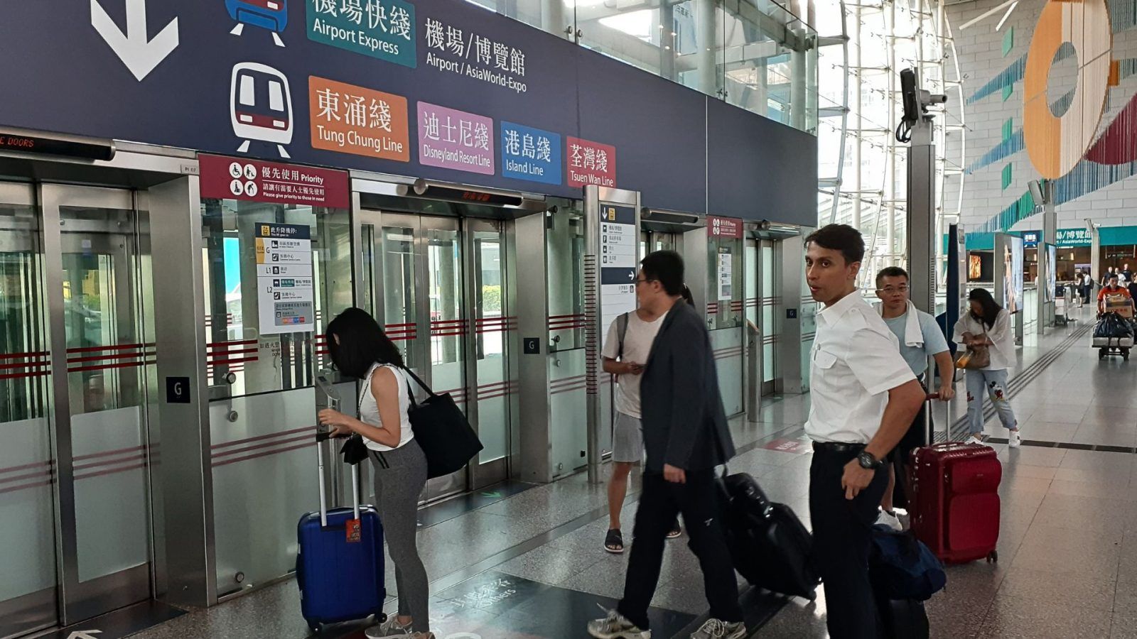 Singapore Airlines Offers Check-In Services At Hong Kong MTR station