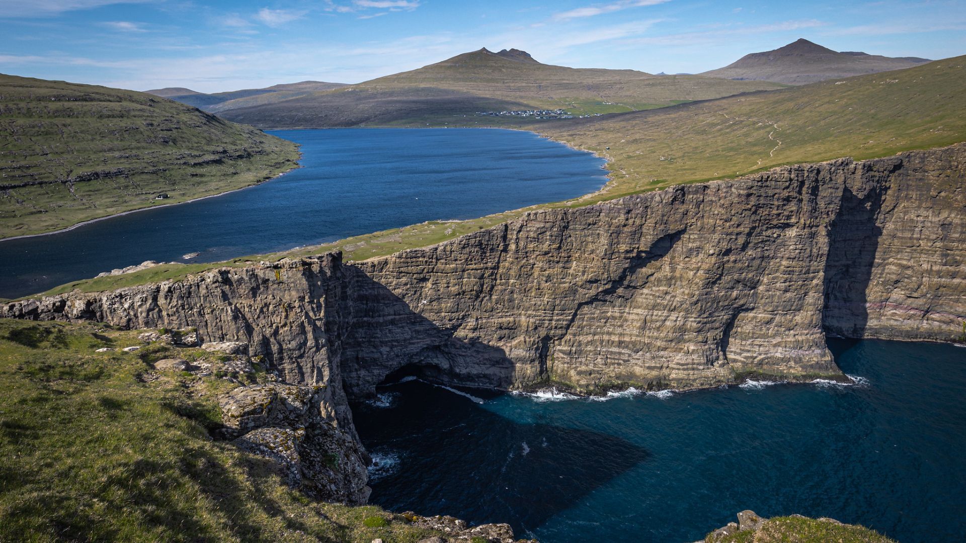 This Faroe Islands Lake Is One Of The Most Magical Optical Illusions