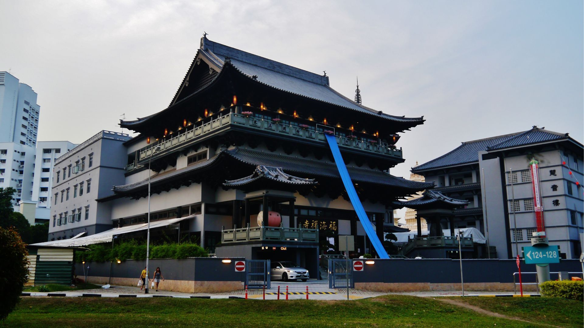 Beautiful Monasteries And Buddhist Temples In Singapore
