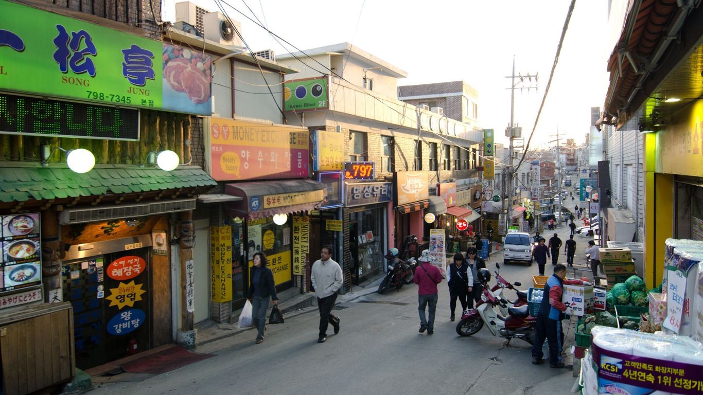 Shopping In Itaewon: Your Ultimate Guide To Seoul’s Trendiest District