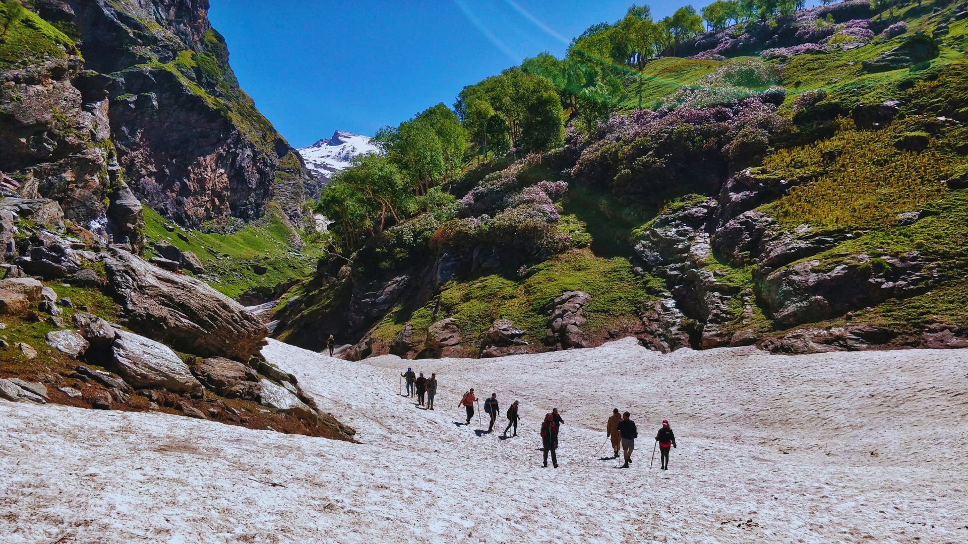 Sethan Valley: Manali's Milder Cousin Holds An Igloo Village