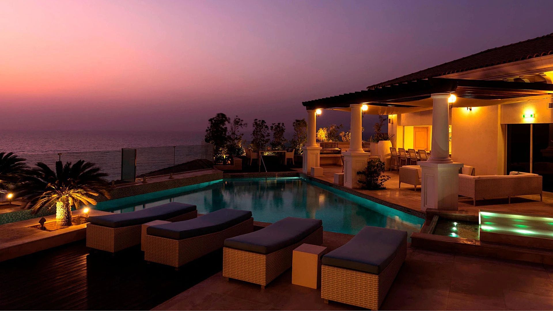 Abu Dhabi Hotels & Resorts You Must Book For Middle Eastern Opulence