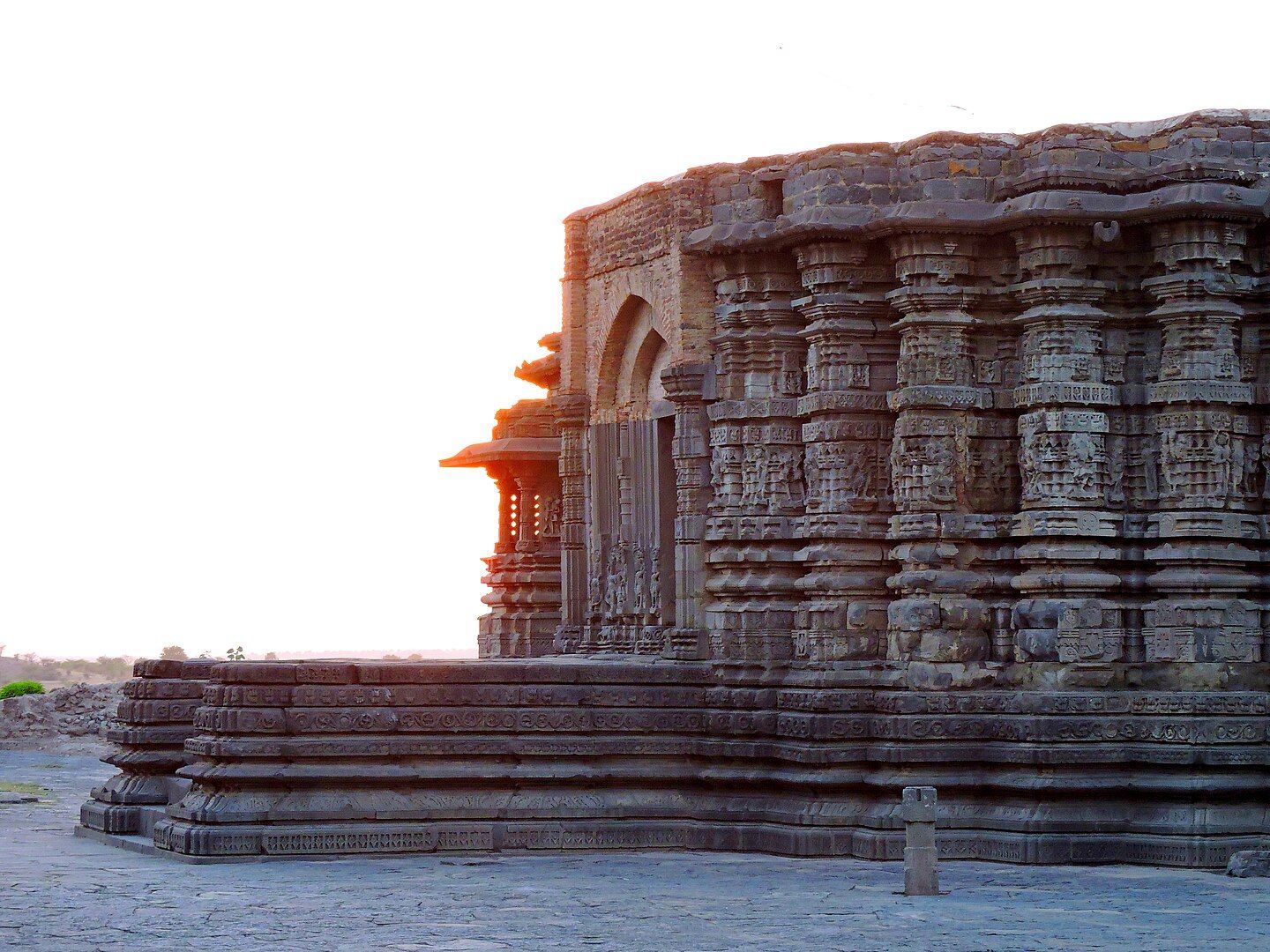 Lonar Lake: Discover The Eerie Beauty of Maharashtra's Meteorite Crater