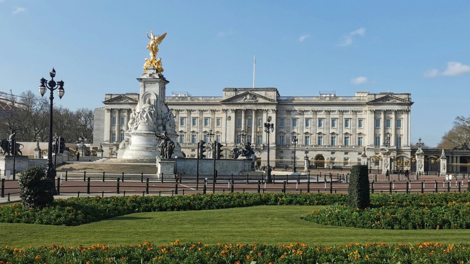 Buckingham Palace To Open Its First-Ever Christmas Pop-Up Shop