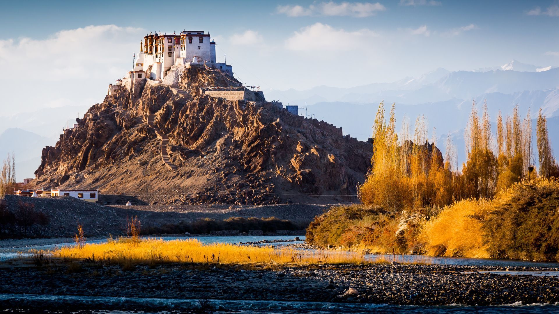 Popular Autumn Road Trips For Stunning Scenery Around India