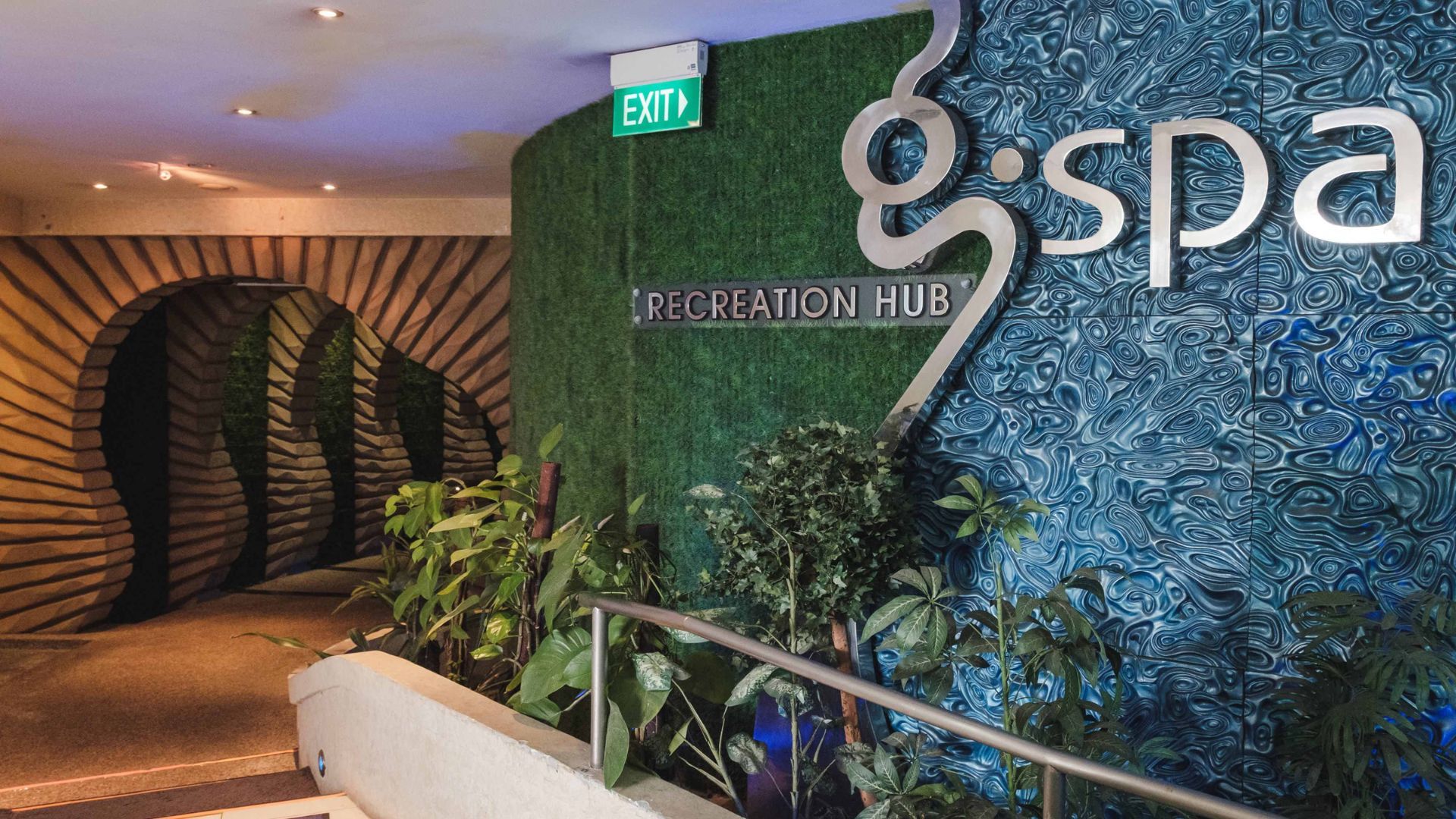 Singapore Nightlife: How I Pulled An All-Nighter In The Iconic 'Lion City'