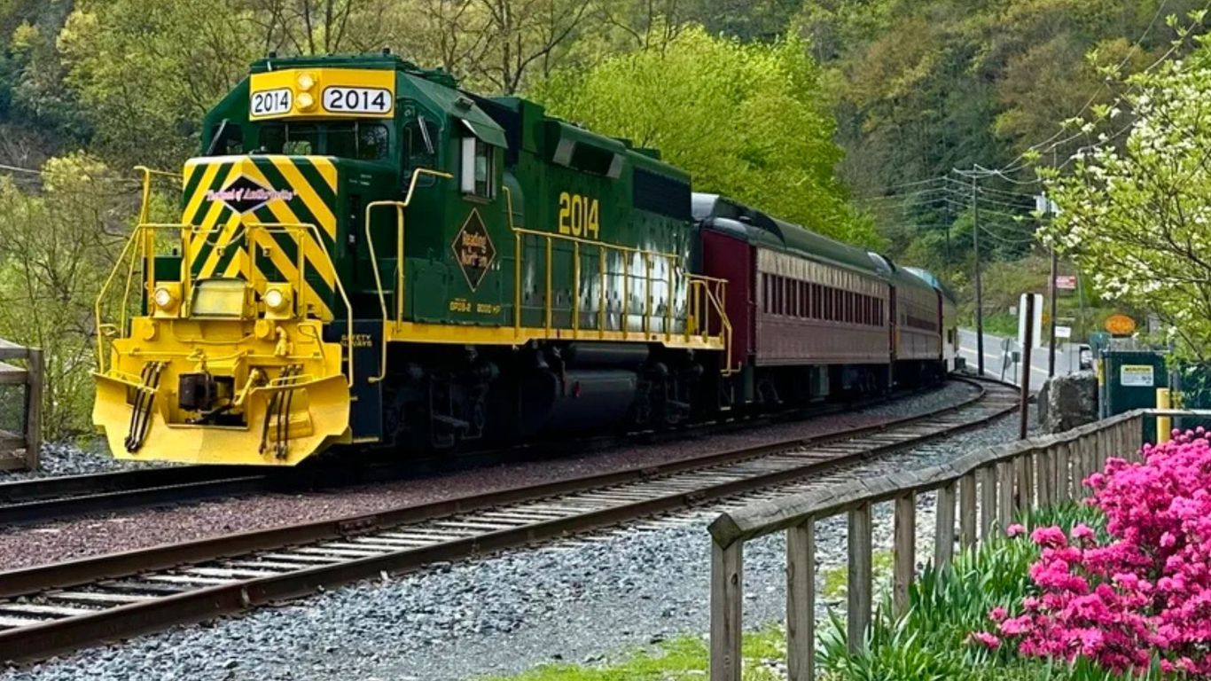 Lehigh Gorge Scenic Railway Is The Best Way To See Fall Foliage