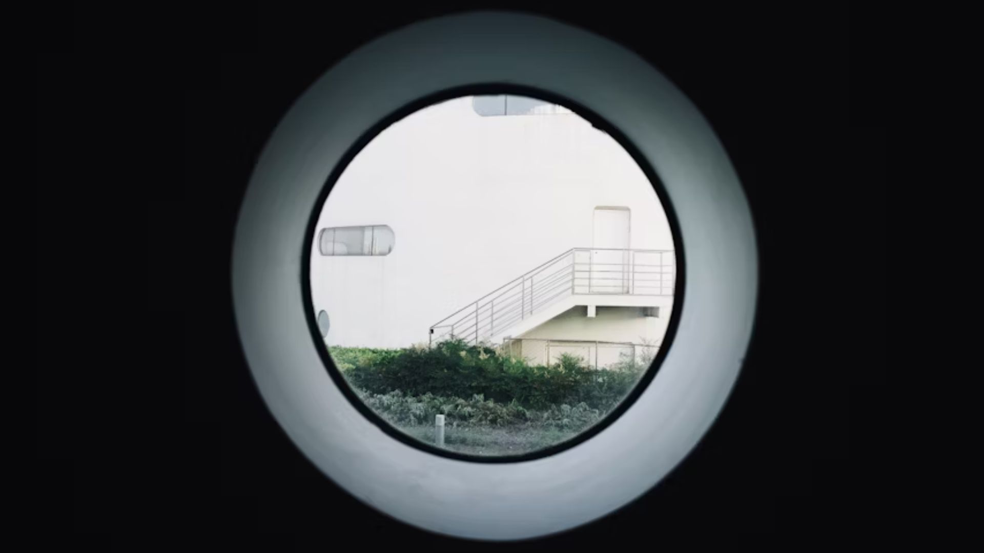 Airplane Windows Are Oval Today, But This Was Not Always The Case