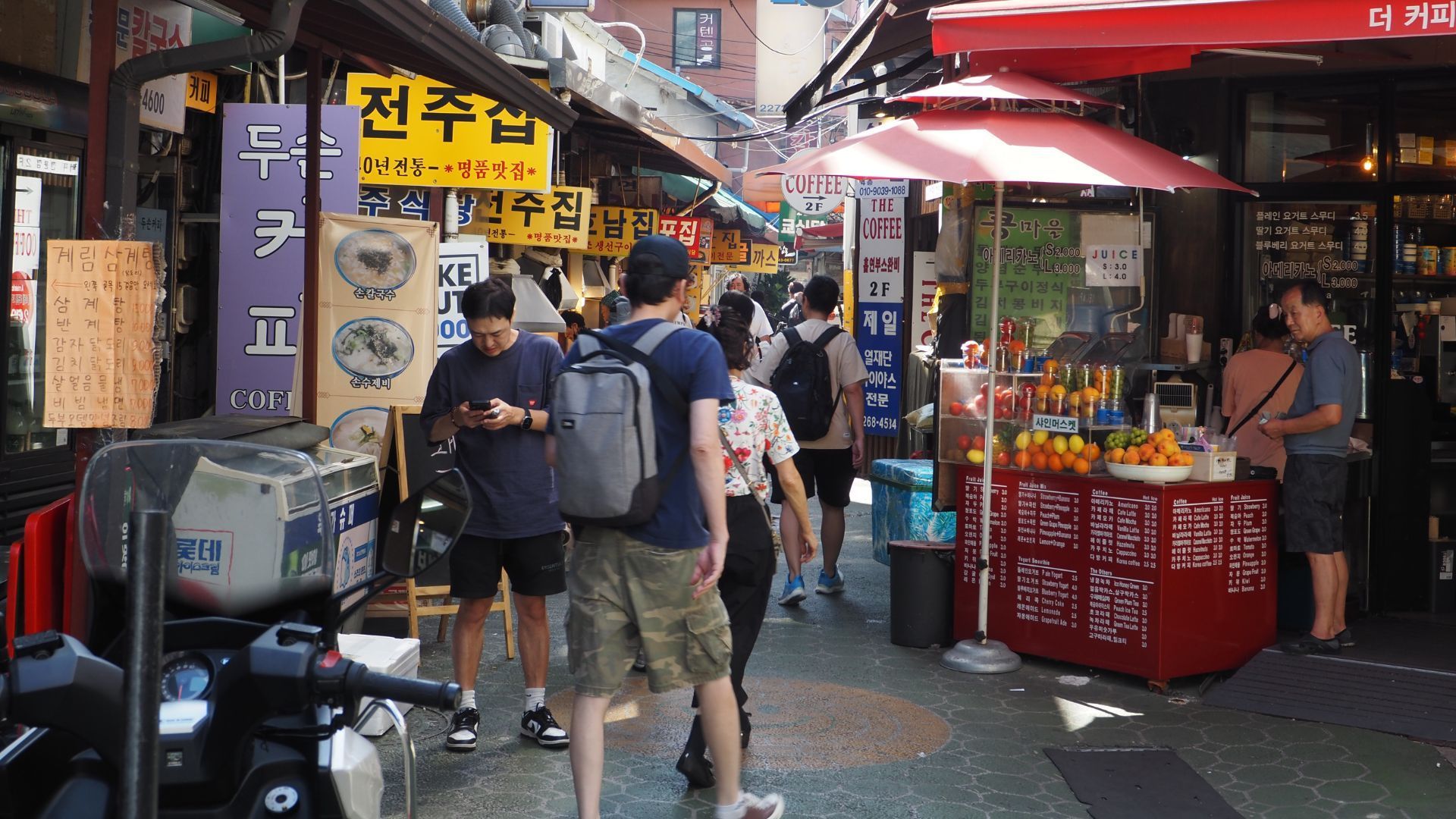Dongdaemun Market: A Quick Guide To Seoul’s Trendiest Shopping Hub