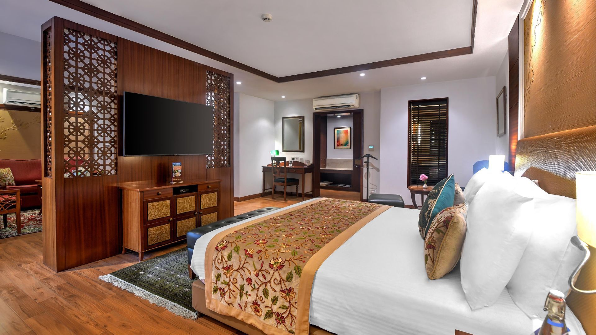 Hotels In Kashmir: Exclusive Stays Perfect For Honeymoons & Getaways