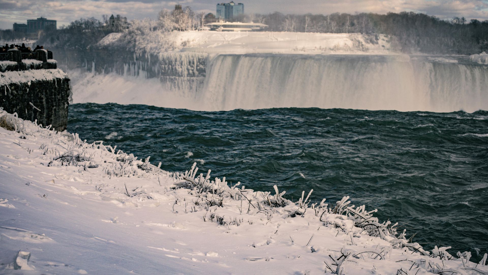 Frozen Niagara Falls: The Phenomenon Behind The Stunning Spectacle